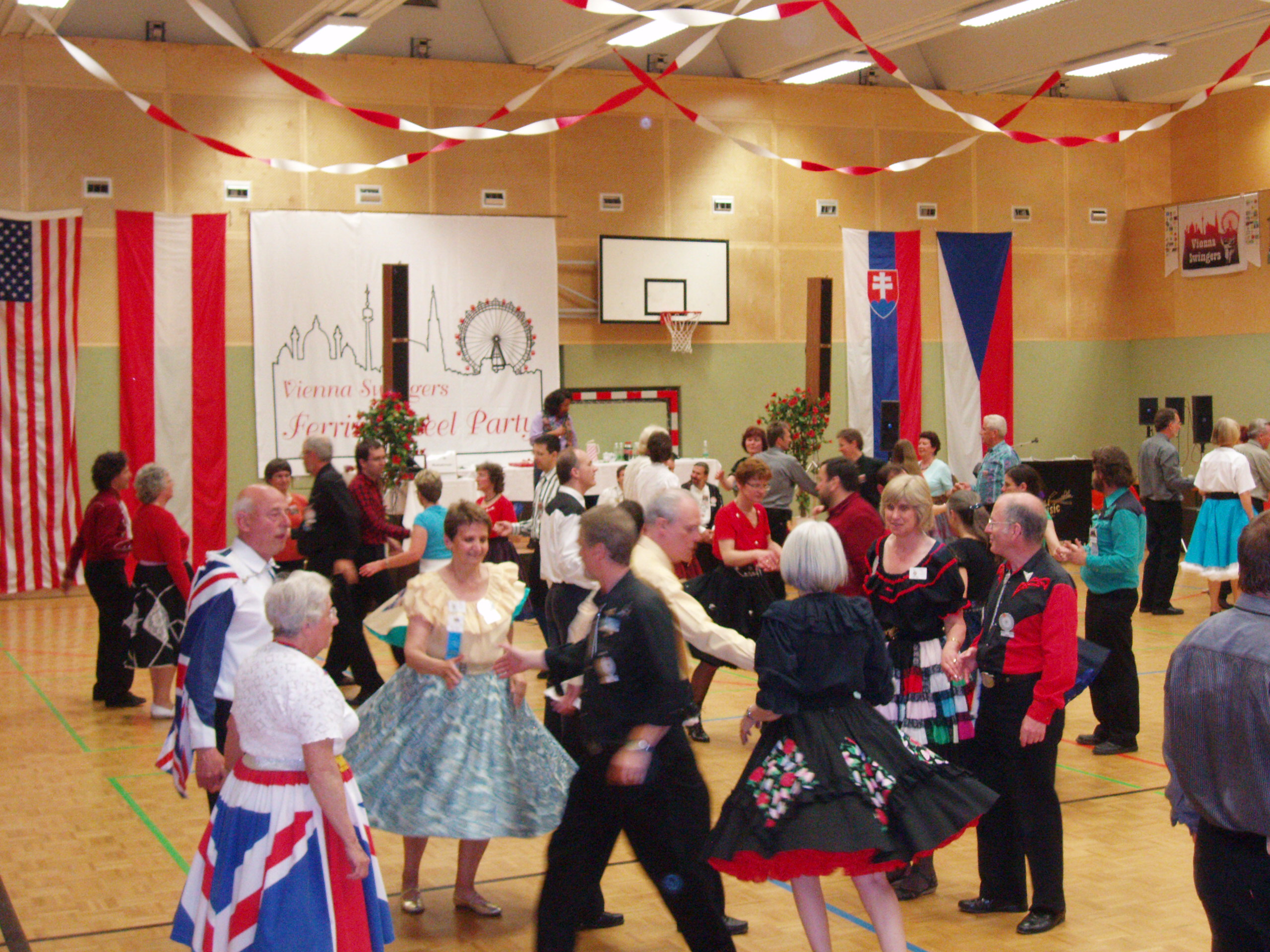 Tudor Squares dancers in Vienna | Tudor Squares SDC